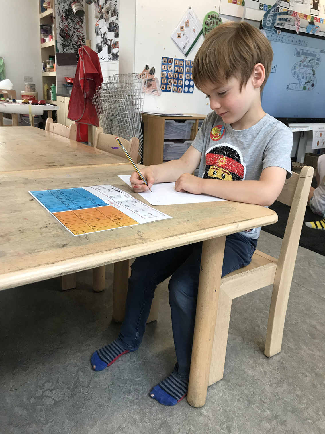 Primary school introduces ‘no shoes' rule | Islington Tribune