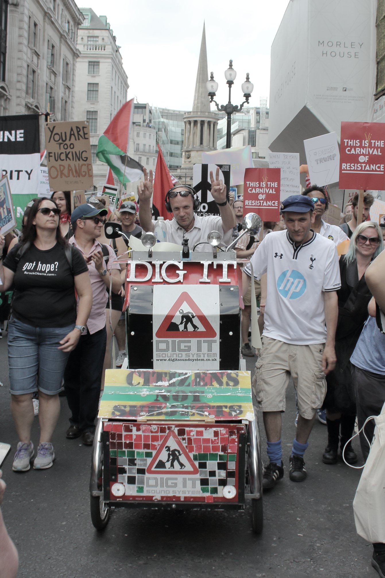 Thousands hit the streets for Trump protest | Islington Tribune