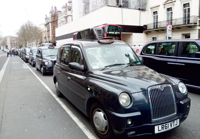 Black-cab protest over bus lanes ban | Islington Tribune