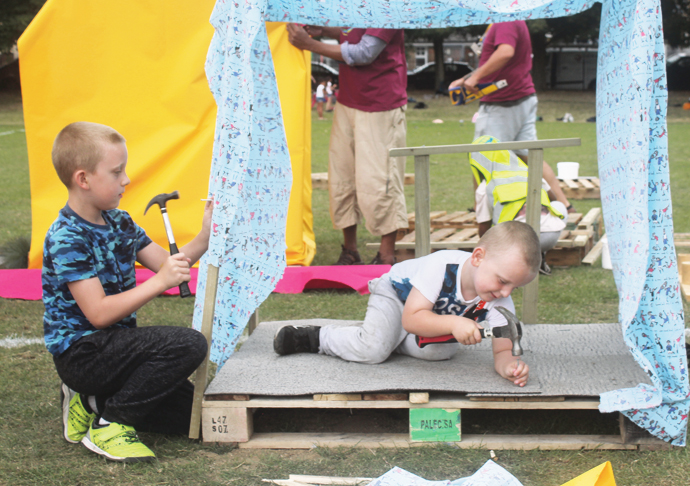 The heavens open over Paradise Park’s play day festival | Islington Tribune