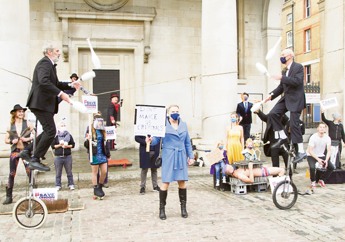 Comic Izzard backs protest over ‘pointless’ busking restrictions ...